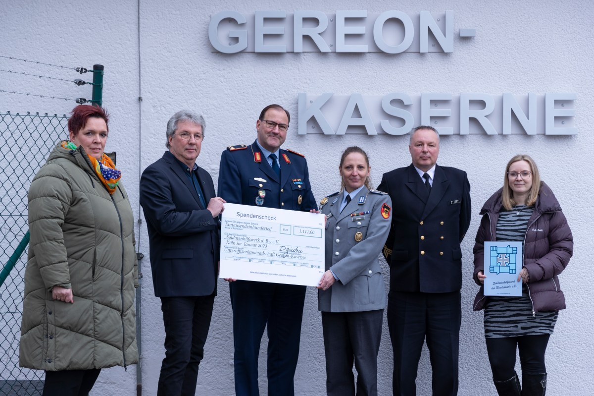 Spendenübergabe in der Gereon-Kaserne | Soldatenhilfswerk der Bundeswehr e.V.